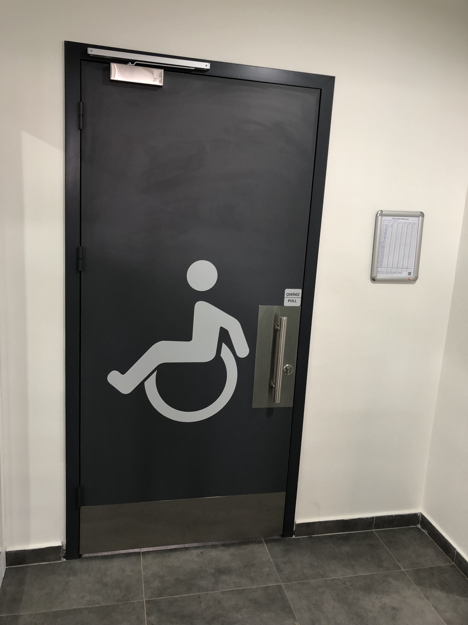 petrol-ofisi-wc-engelli-kapı- | Kabinari | Kompakt Laminat Sistemleri